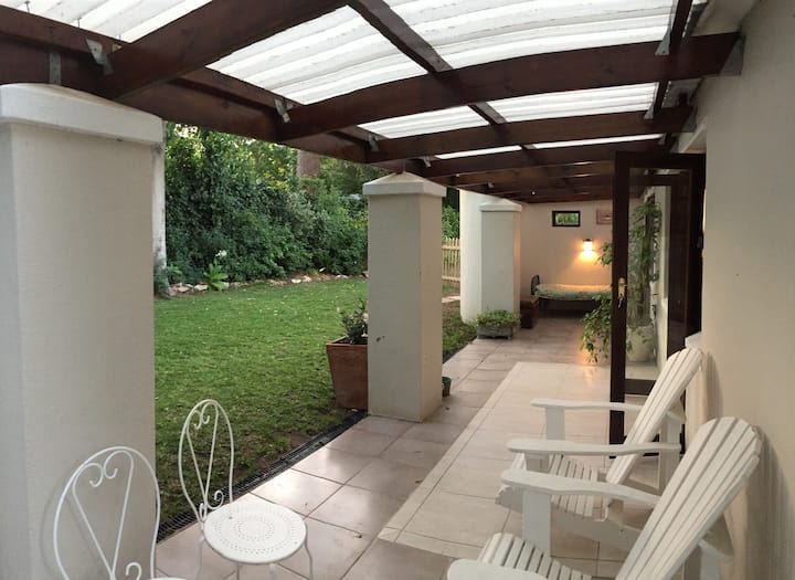 Charming Cottage With Pool In Central Constantia - Claremont