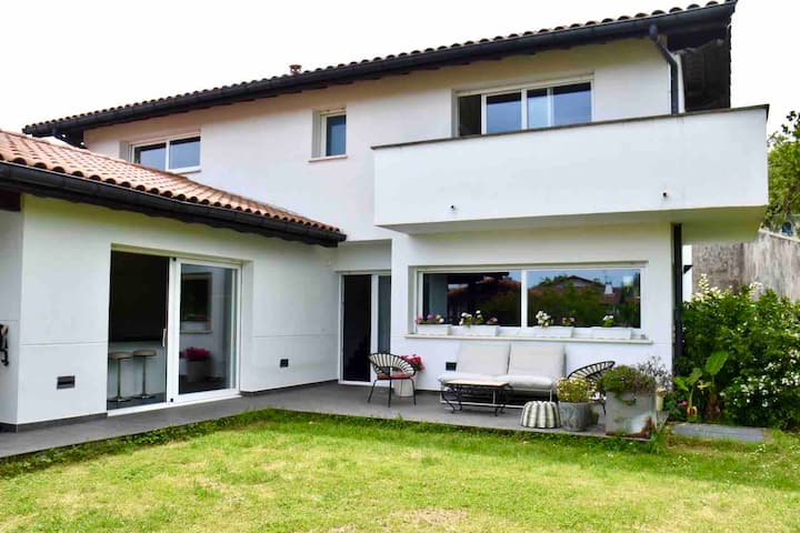 A Modern And Stylish House. - Hendaye