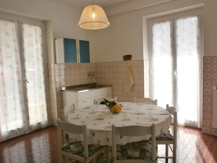 Grande Appartamento, Doppi Servizi E Parcheggio - Levanto