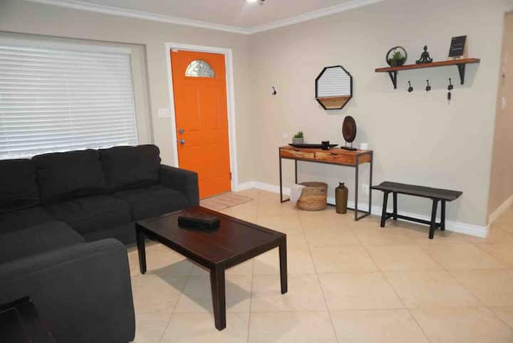 Cheerful 3bedroom 2bath With Free Wifi And Parking - Long Beach, CA