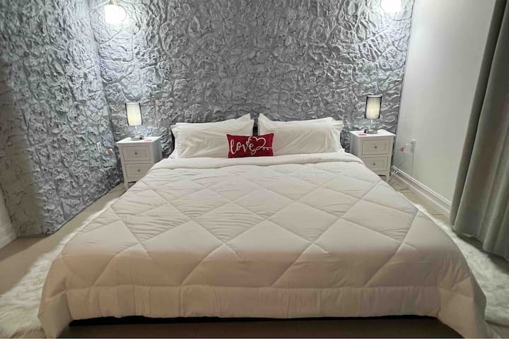 La Casita De Mila: 2 Bedroom Apartment & Hot Tub - Tampa, FL