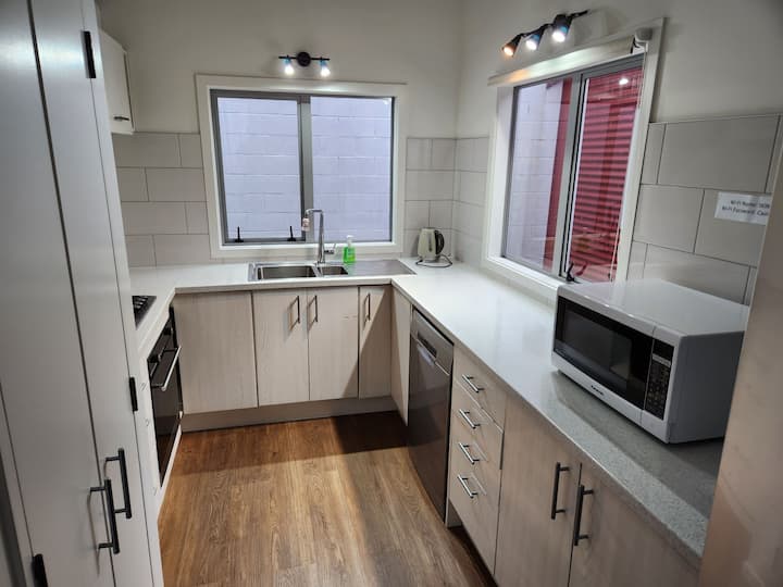 An Inner City 4-bedroom House With Two Carparks - Wellington