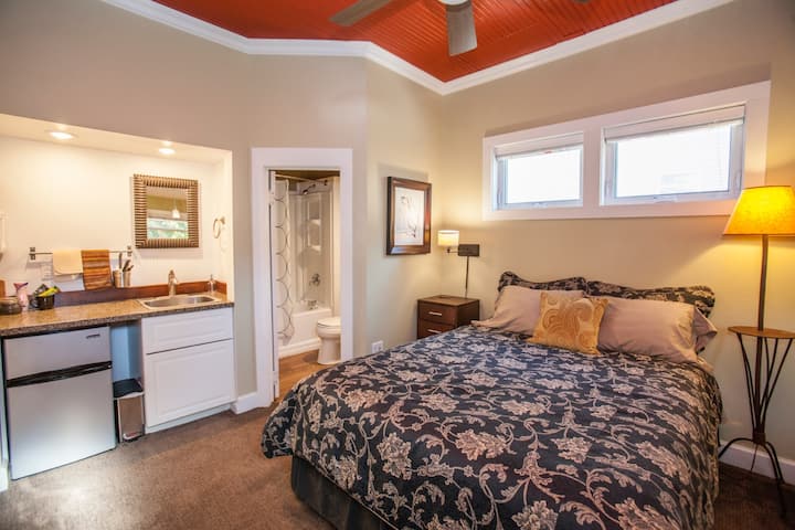 St. Johns Close-in Cozy Studio - Vancouver, WA