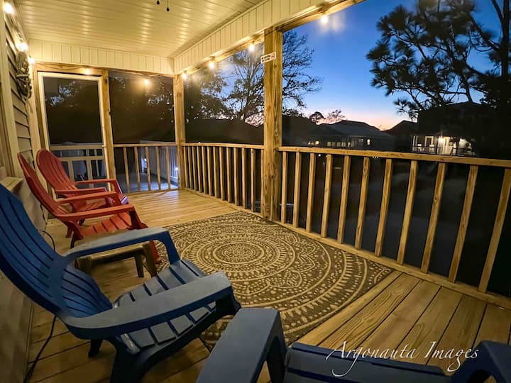 Beauty & The Beach: Family Vacation Home - Oak Island, NC