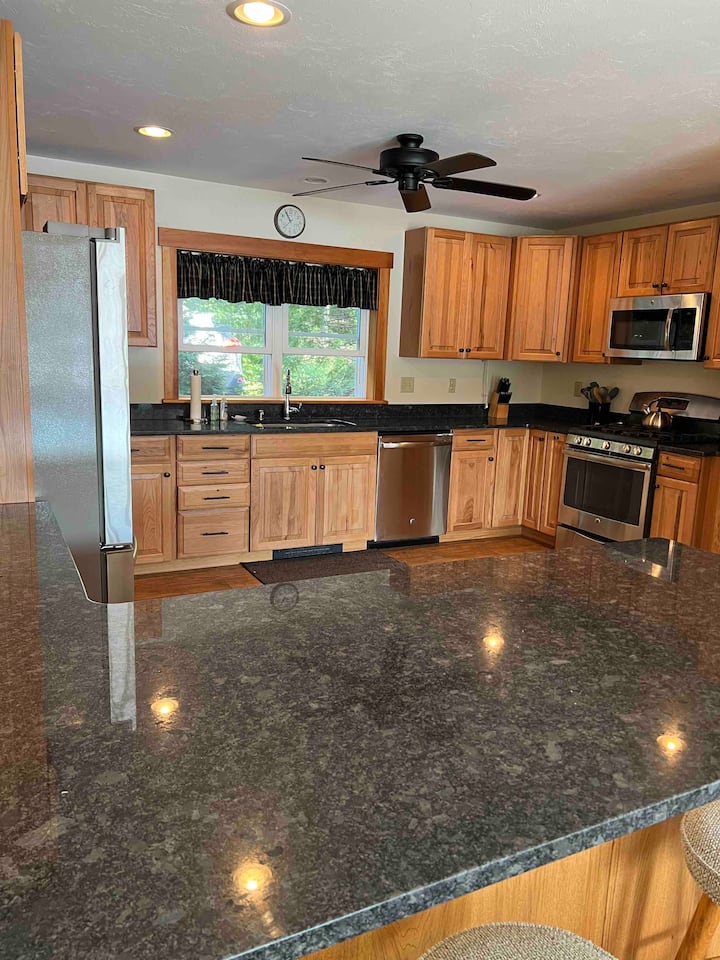 Lakefront Piece Of Heaven! Weirs Beach - Laconia, NH