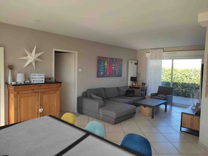 Maison 8 Personnes , Proche Centre Ville, Au Calme - Saintes