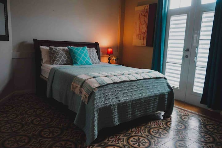 Beach Front Studio Apt + Pool + Balcony + Parking - Aguadilla