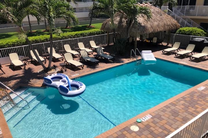 Amazing Deerfield Beach Condo - Deerfield Beach, FL