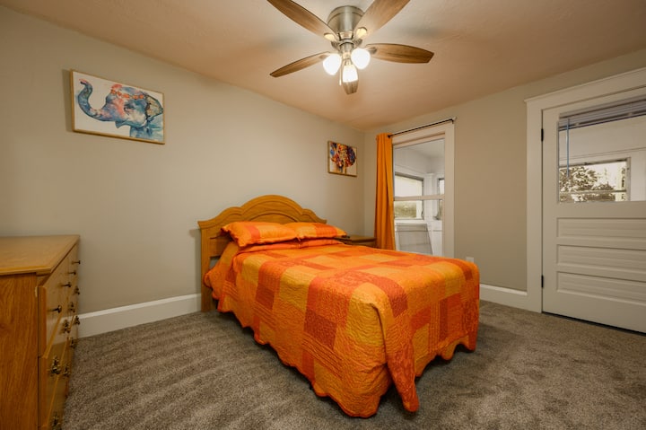 Bright And Beautiful Upper Room With Sun Balcony - Winter Haven, FL