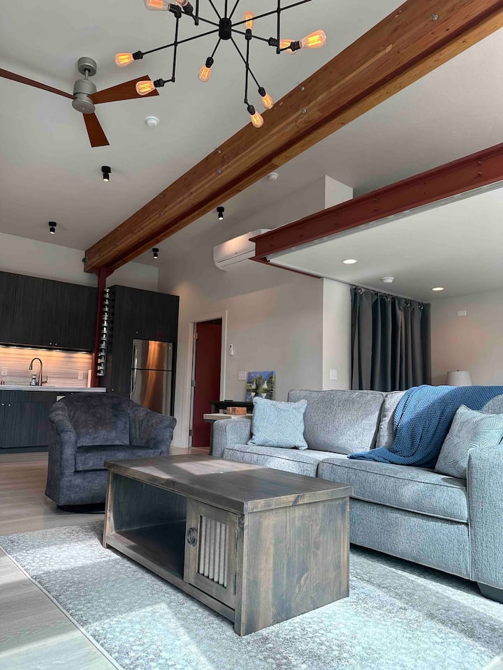 Cozy Downtown Bozeman Studio Mid-term Rental - Bozeman, MT