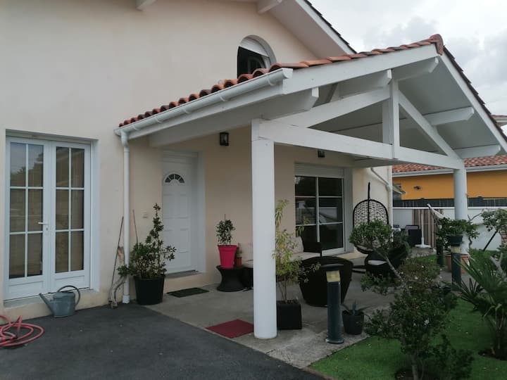 Maison à Tarnos 210m Carré Pour 8 à 10 Personnes - Bayonne