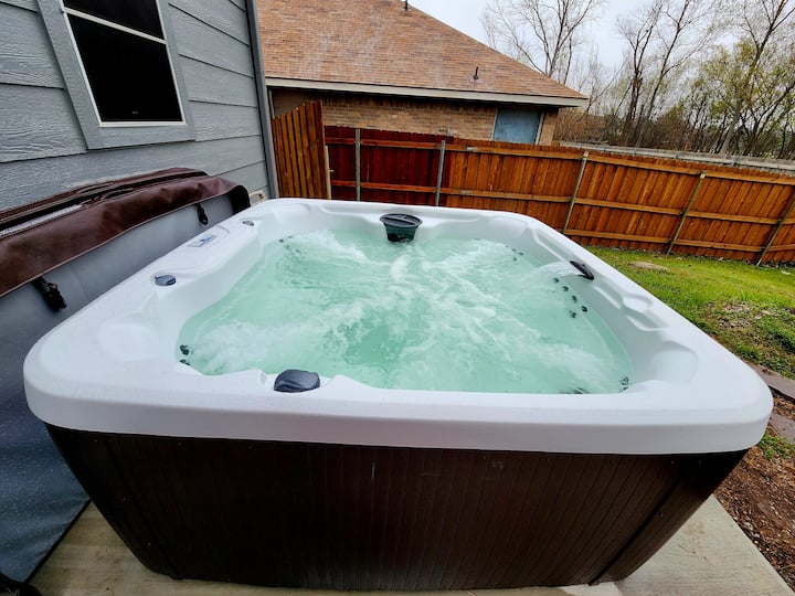 Hot Tub! 4br 3ba Modern, Newly Remodeled, 16 Ppl• - McKinney, TX