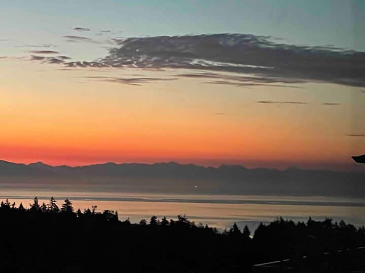 Ocean View With Large Covered Deck - Nanaimo