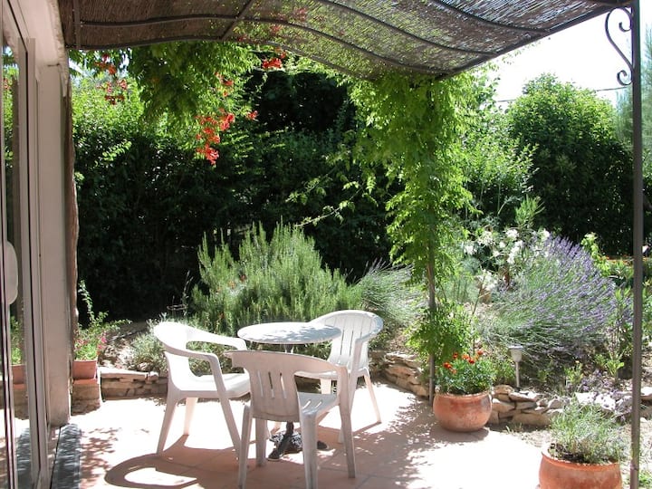 Au Jas De Raffia - Studio Charmant Avec Jardin - Buis-les-Baronnies
