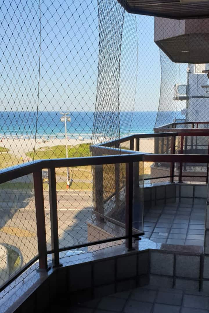 Amplo Apartamento Em Local Nobre Da Praia Do Forte - Cabo Frio