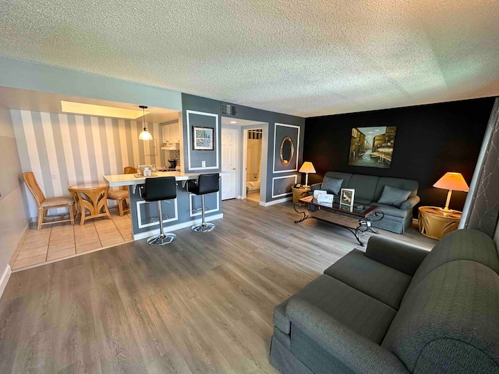 53 - Spacious Luxury King Ste (1 Bedroom, 2 Bath) - Palm Springs, CA