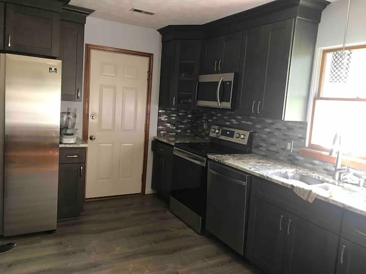 Clean, Quiet And Safe Place To Stay With Security. - Newport News, VA