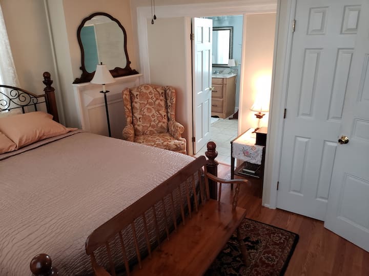 1st Floor Historic Hunterstown ~ Rts#15 & 30 Clean - Lake Heritage, PA