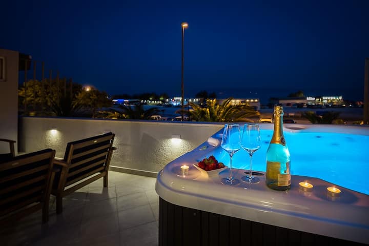 Beachfront Apartment,  Jacuzzi On The Balcony - Split