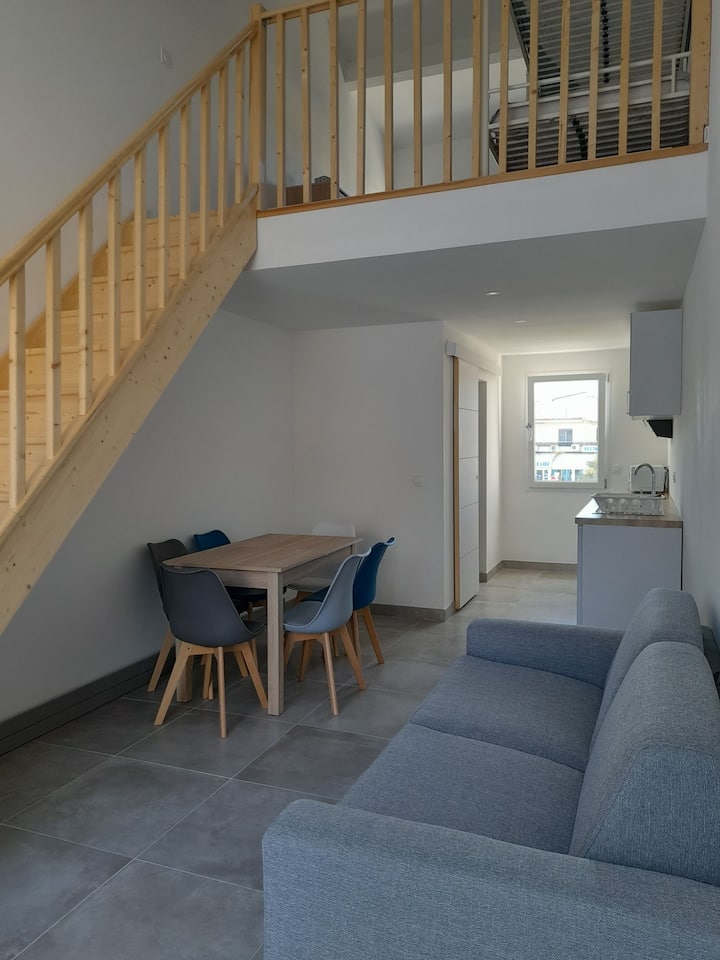 Studio Avec Mezzanine Tout Neuf Plein Centre-ville - Le Grau-du-Roi