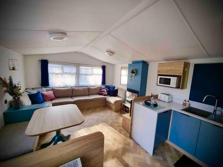 Pet Friendly Static Caravan. - Ringwood