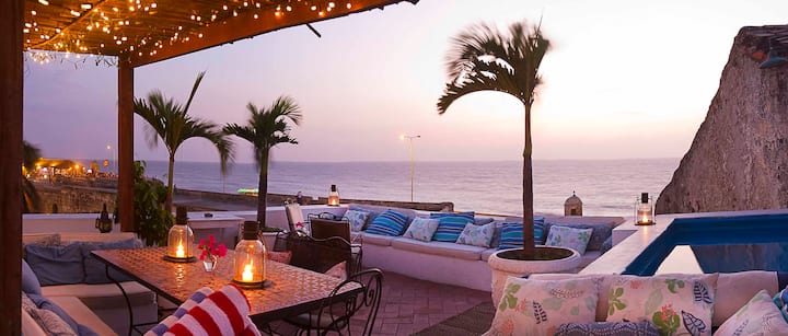 Colonial Villa With Sea Views, Pool & Full Staff - Cartagena