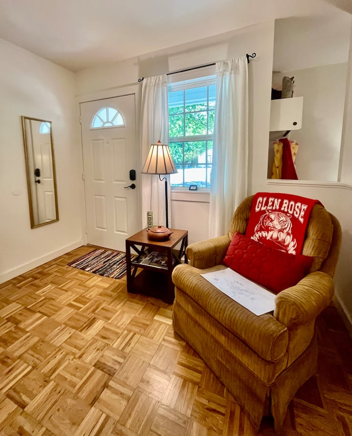 Couples Retreat-walk Downtown-centrally Located - Glen Rose, TX