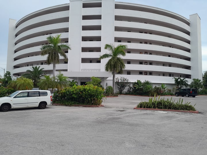 Lovely One Bedroom Beachfront Condo With Pool - Freeport