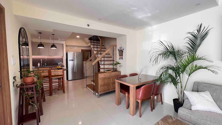 3 Bedroom Beautiful & Spacious Makati Penthouse - Manila