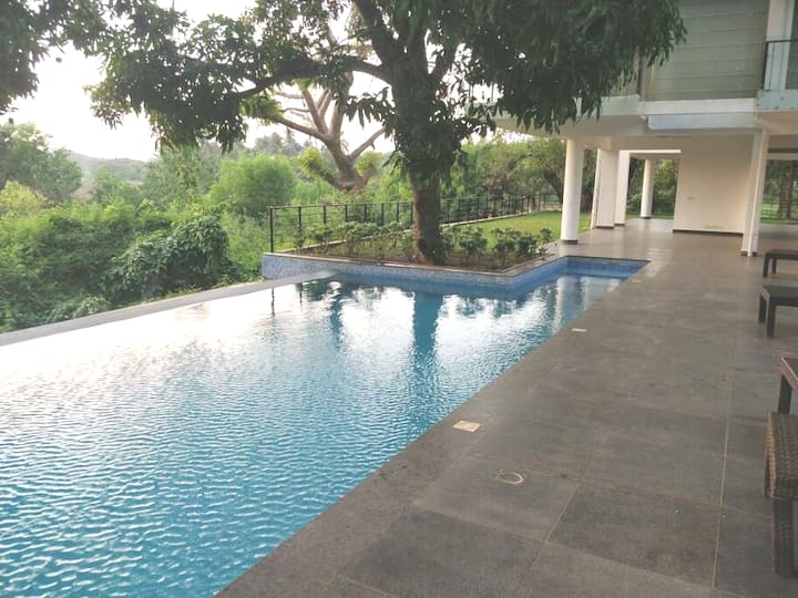 Wow, Glass-walled Design With Infinity Pool - Goa