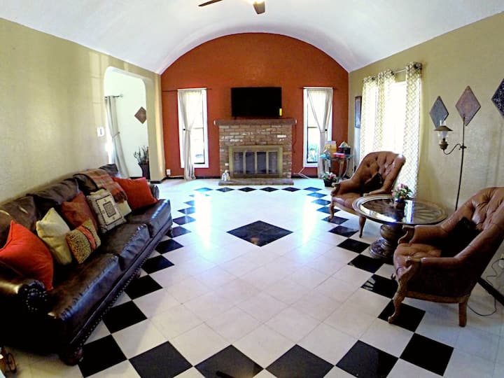 Beautiful 3 Bedroom 2 Bathroom House In South Bay - Torrance, CA
