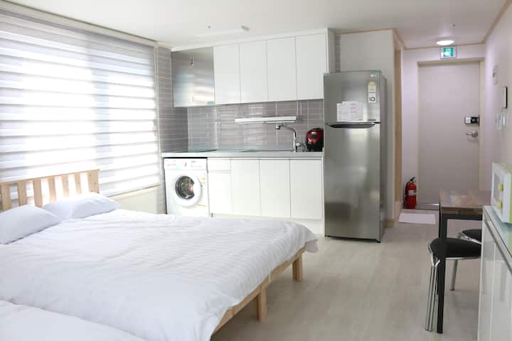 Cozy Flat Nearby Metro And E-mart(4 People Room) - 성북동