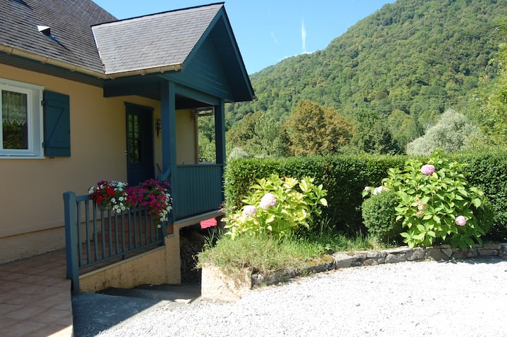Un Chalet Au Pied Du Pic Du Midi D'ossau - Gourette