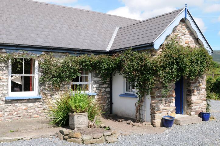 Cosy Stone Cottage,Dingle Peninsula - Cabins for Rent in Dingle ...