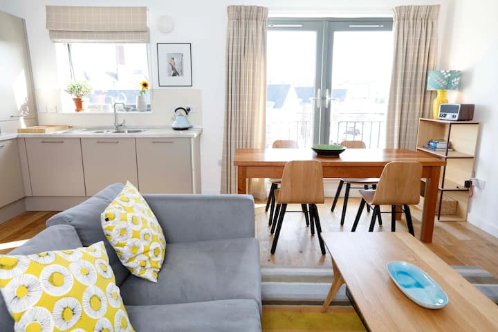 ✰ Spacious ✰ Contemporary ✰ Lift + Free Parking! - Edimburgo