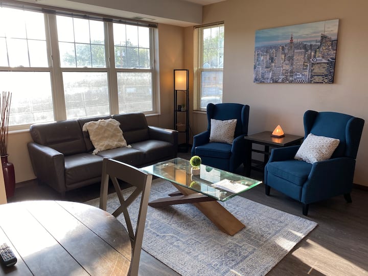Posh Suite In Eastern Twin Cities (Saint Paul) - Woodbury, MN