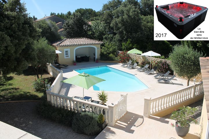 Les Cigales La Maison Du Bonheur - Nîmes