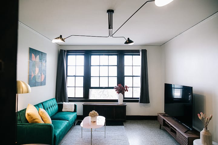 Historic Downtown Elegance 1 Br A. Const. Close. - Madison, WI