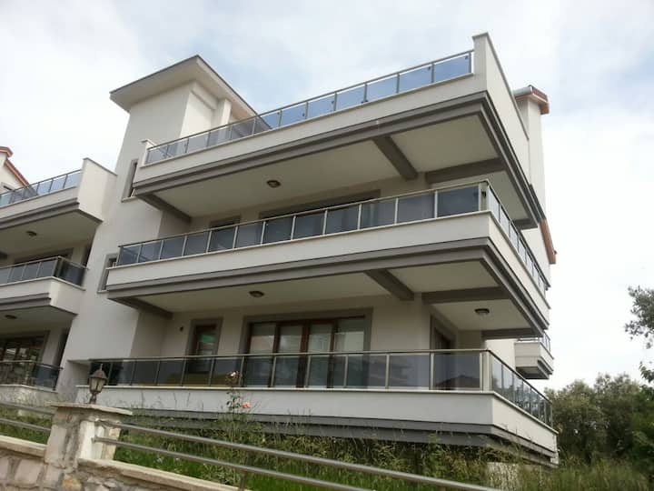 Erdek'te Muhteşem Dubleks Havuzlu Eşyali Dai̇re - Erdek