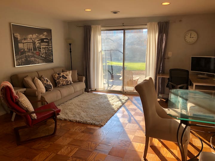 Charming Lakeside Condo, 2min To Metro/20min To Dc - Bethesda, MD