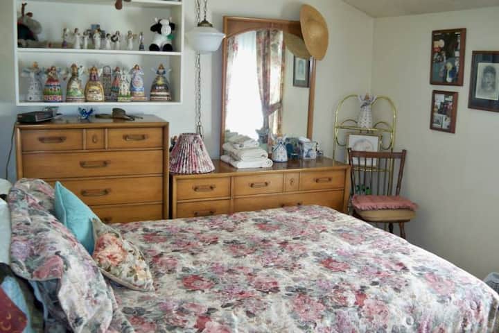 "Jim Shore" Room With  Shared Bath - Elkhart, IN