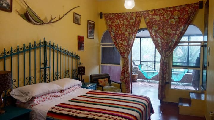 Private Balcony Room In Artistic Centro Colonial - Yucatán