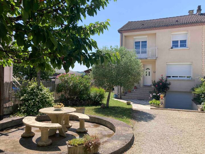 Maison De Ville Avec Jardin, 200 M2 Environ. - Chancelade