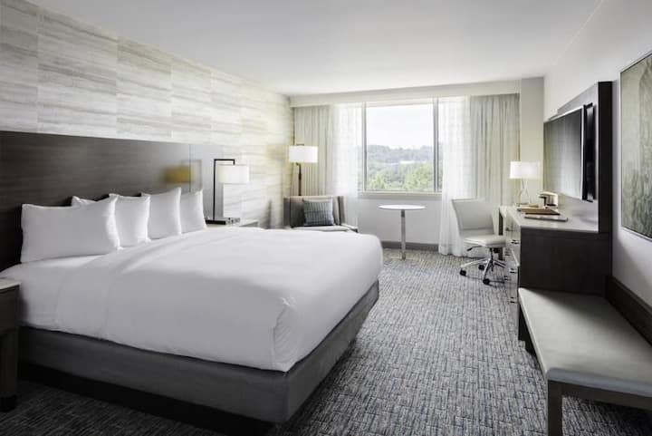 Private Double Bed At Birmingham - Birmingham, AL