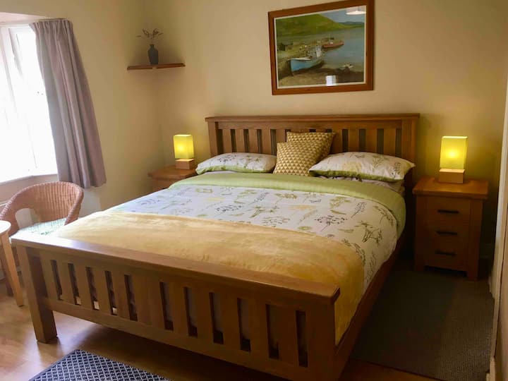 Rugged Glen Accomodation (1) Superkingsize Bed - Bantry