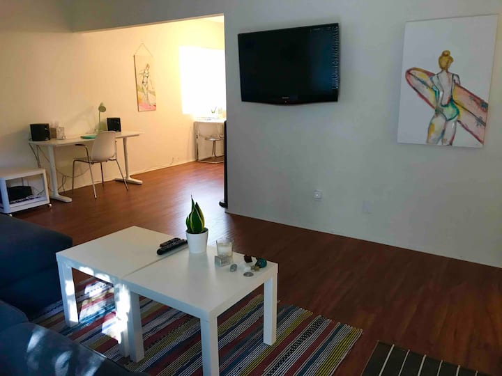 Cute, Clean And Comfortable In Gardena. - Torrance, CA