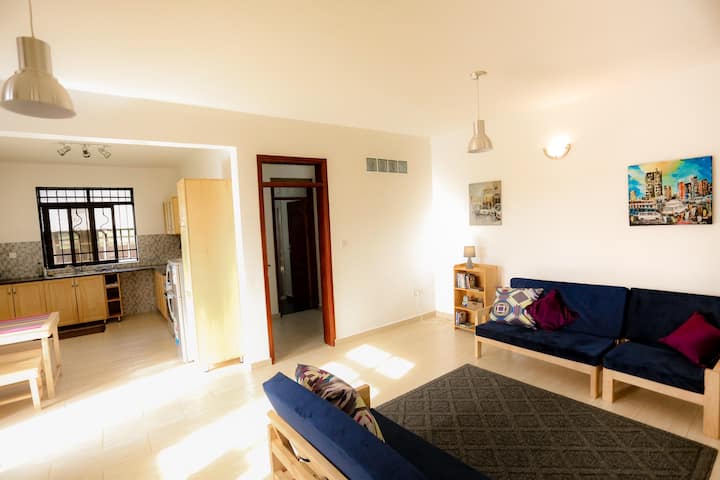 Akua 3: Modern, Light & Airy Apartment, Free Wi-fi - Kampala
