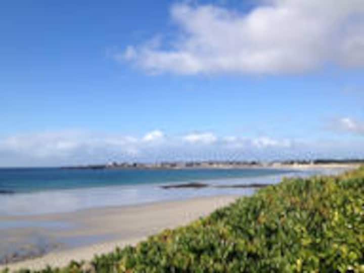 Pavillon Asiatique En Bord De Plage - Loctudy