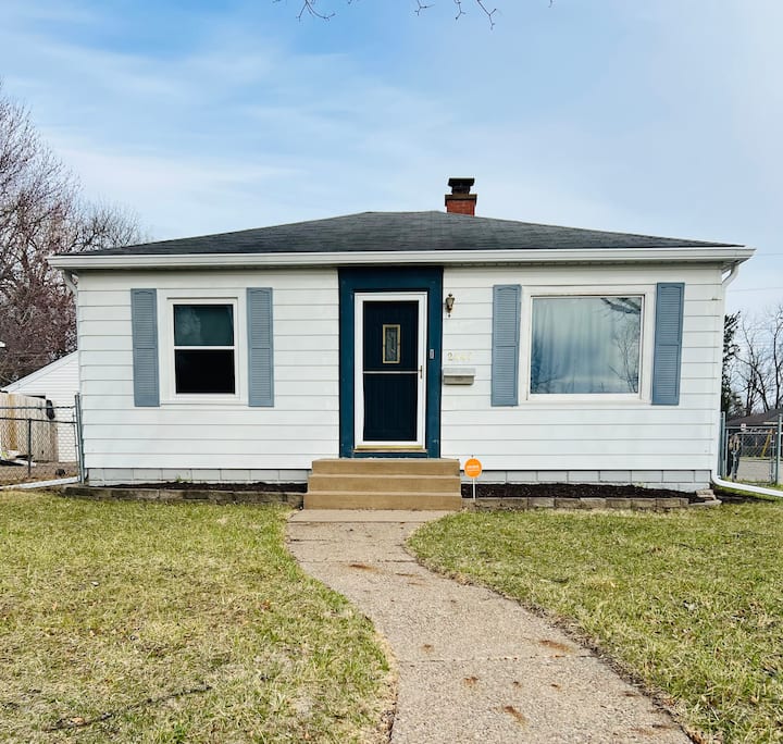 Cheerful 2 Br *Walking Distance To Trinity Ri* - Rock Island, IL