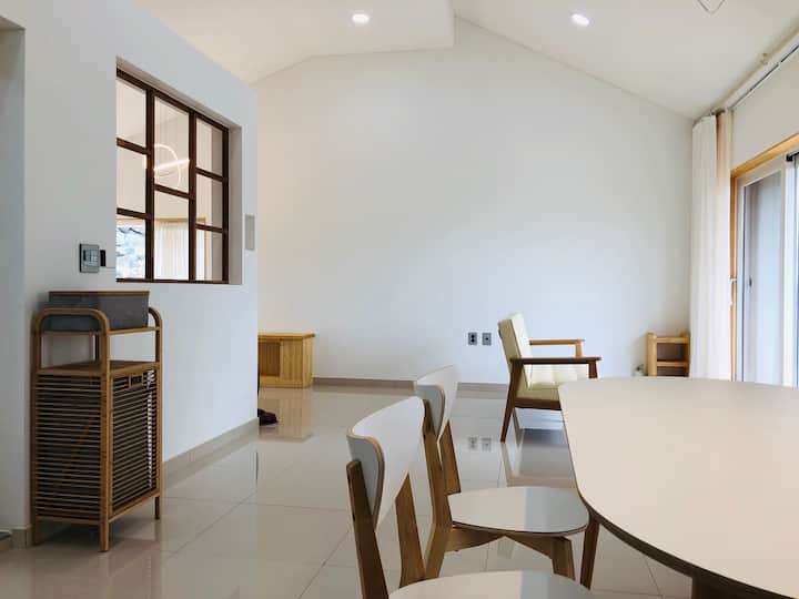 애월의 조용한 시골마을, 잔디마당과 화이트하우스 - Ciudad de Jeju